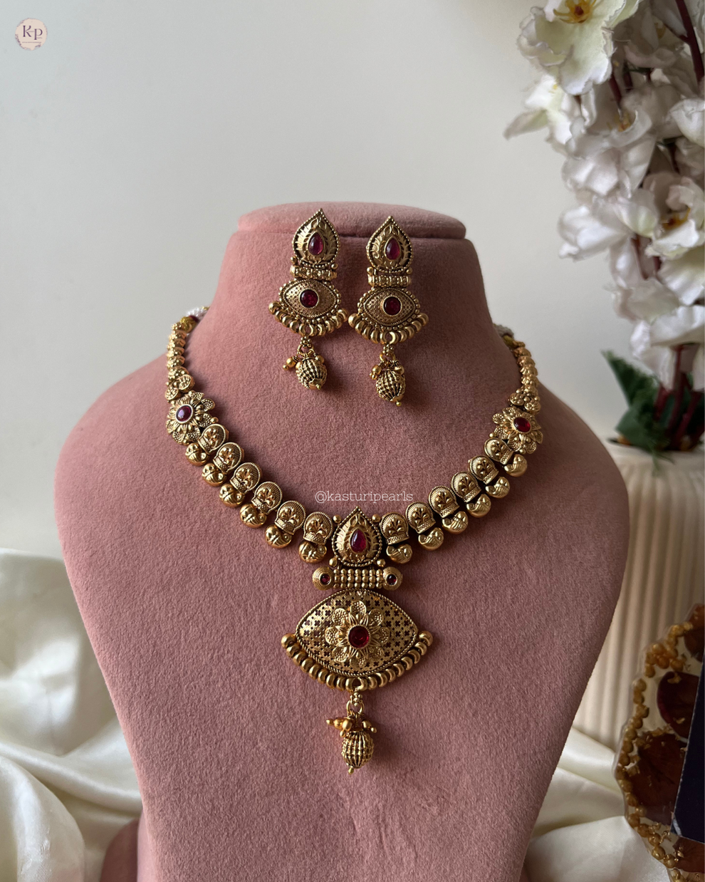 Kunika rajwada Neckset – Kasturi pearls